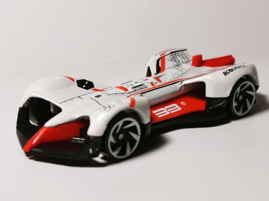 Hot Wheels Roborace Robocar (FYD96) – Crazy 4 Diecasts