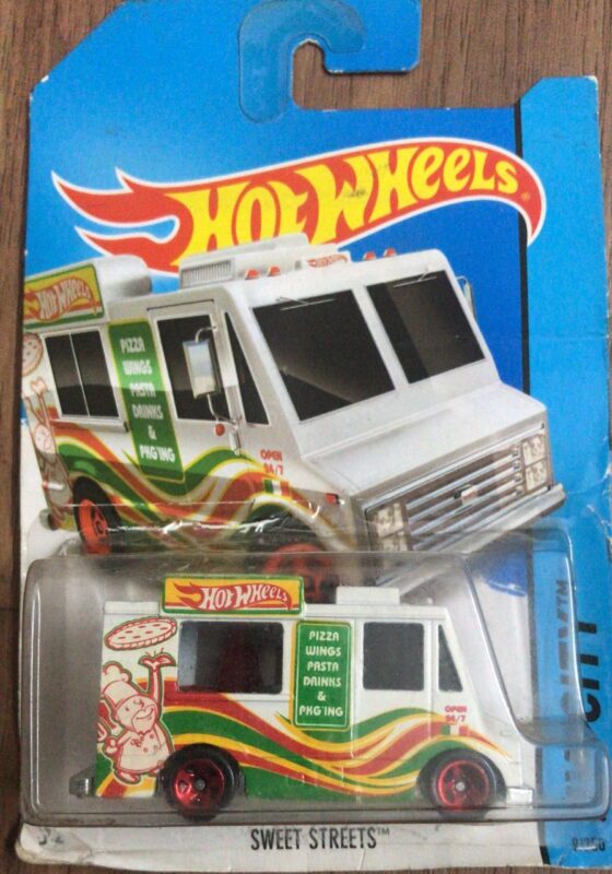 Hot Wheels – Sweet Streets – (BFC34) – White – Crazy 4 Diecasts