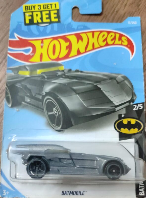Hot Wheels – Batmobile (FYF60). – Crazy 4 Diecasts